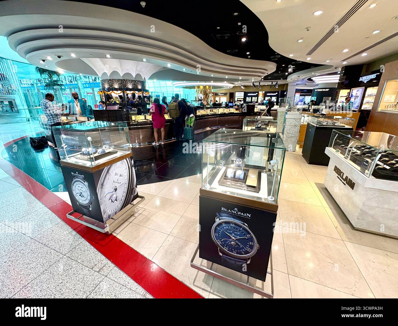 Watches for sale duty free shopping at Dubai international airport ...