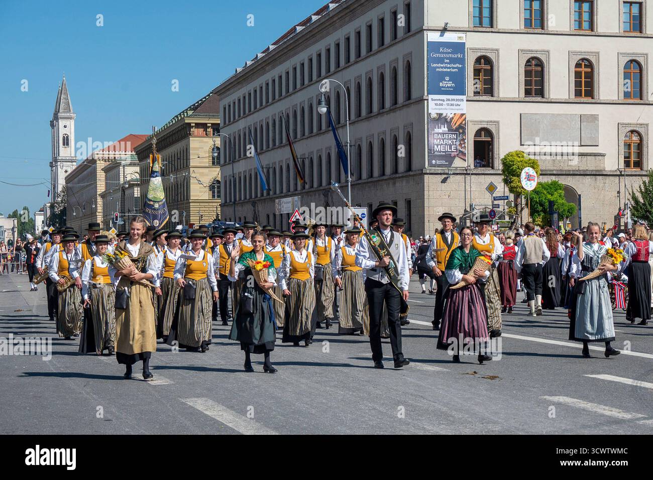 Muenchen, 190. Muenchner Oktoberfest, Trachten -und Schuetzenzug ...