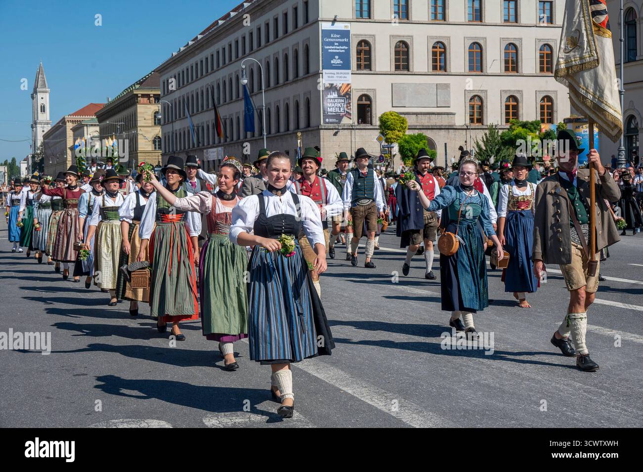 Muenchen, 190. Muenchner Oktoberfest, Trachten -und Schuetzenzug, Alt ...