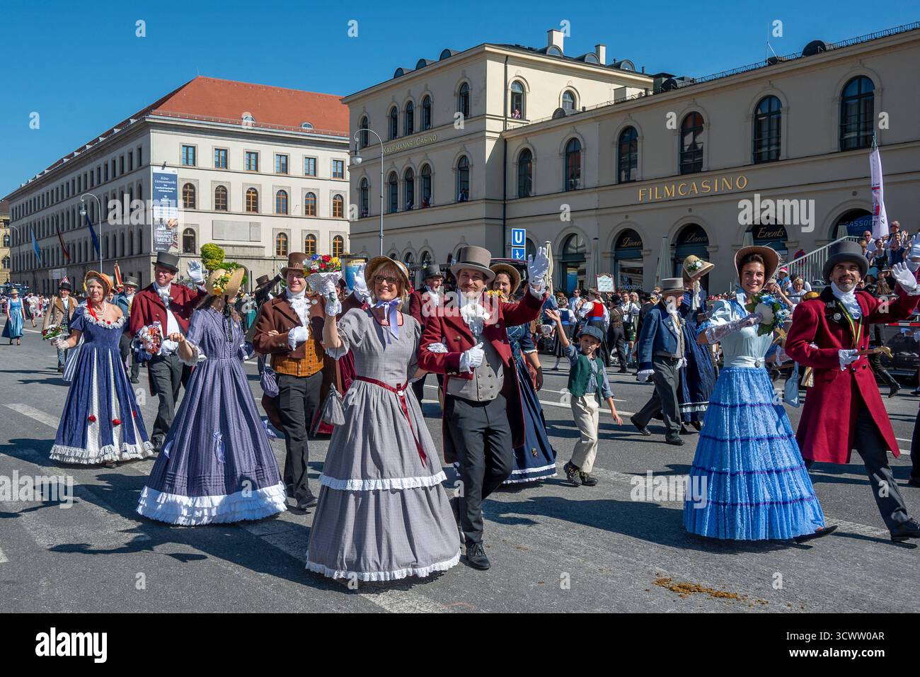 Muenchen, 190. Muenchner Oktoberfest, Trachten -und Schuetzenzug ...