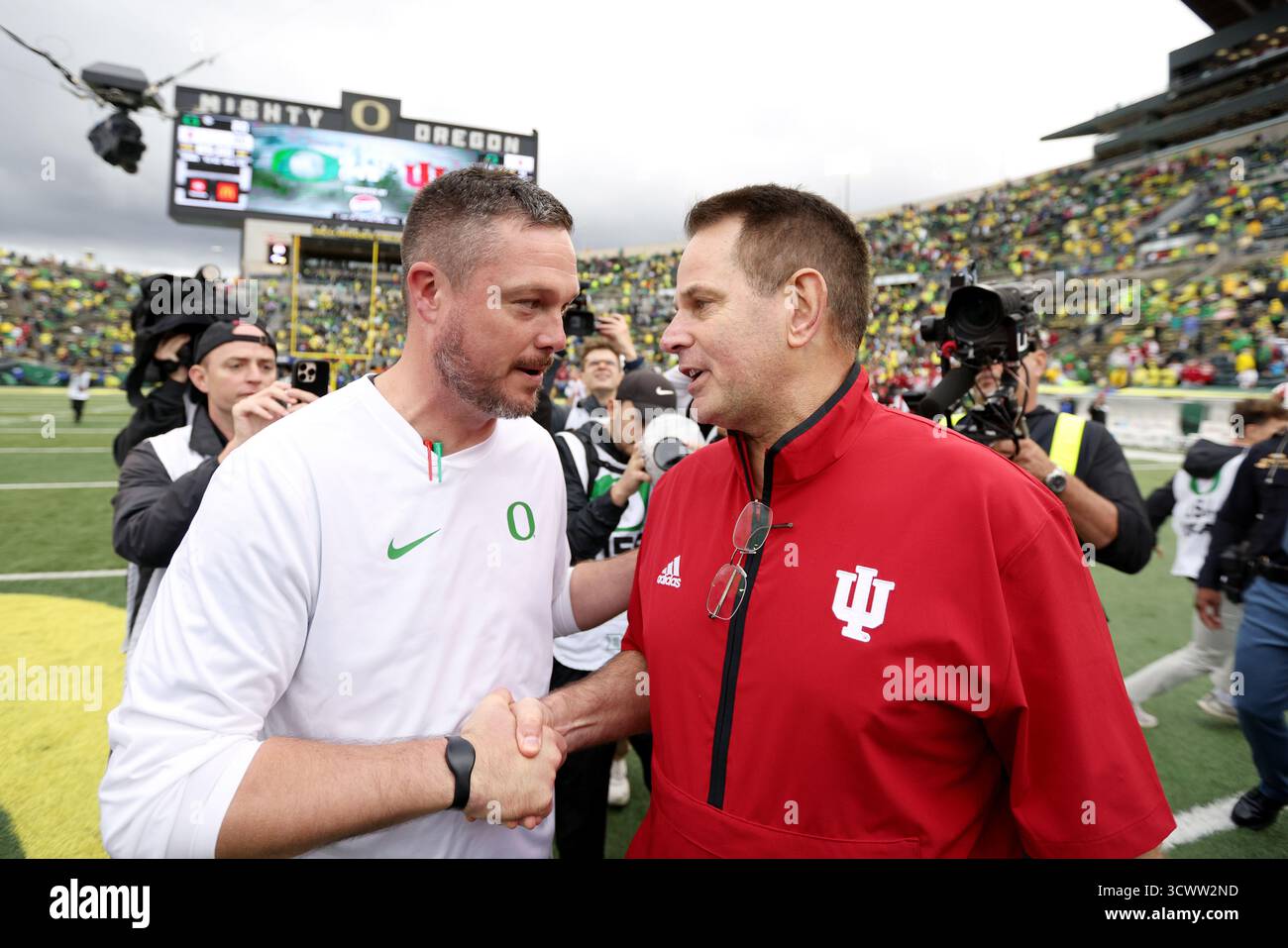 Oregon head coach Dan Lanning and Indiana head coach Curt Cignetti ...