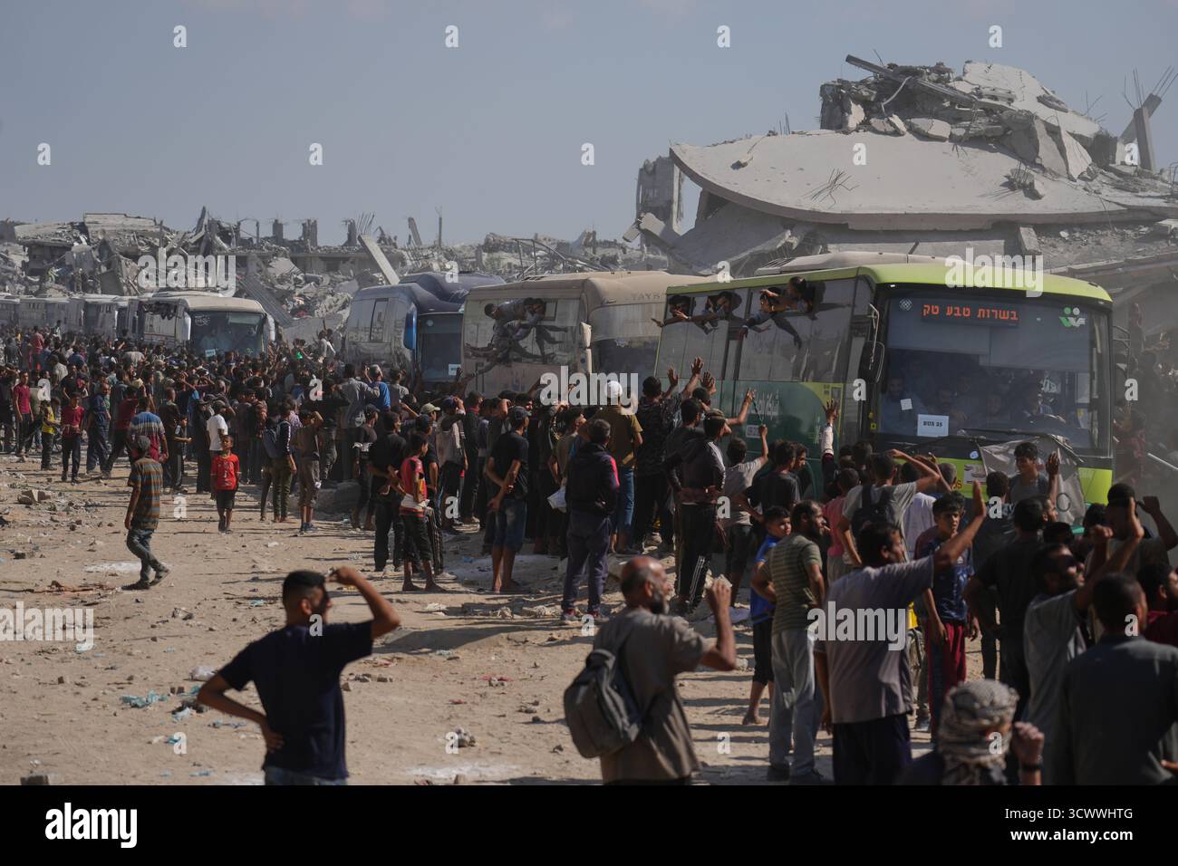 People greet freed Palestinian prisoners in buses past destroyed ...