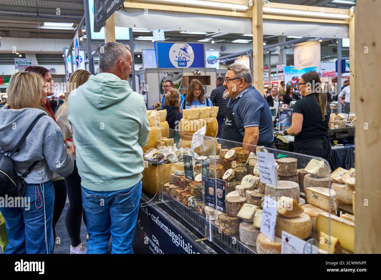Käse-Stand auf der Erlebnis- und Einkaufsmesse infa 2025 auf dem ...