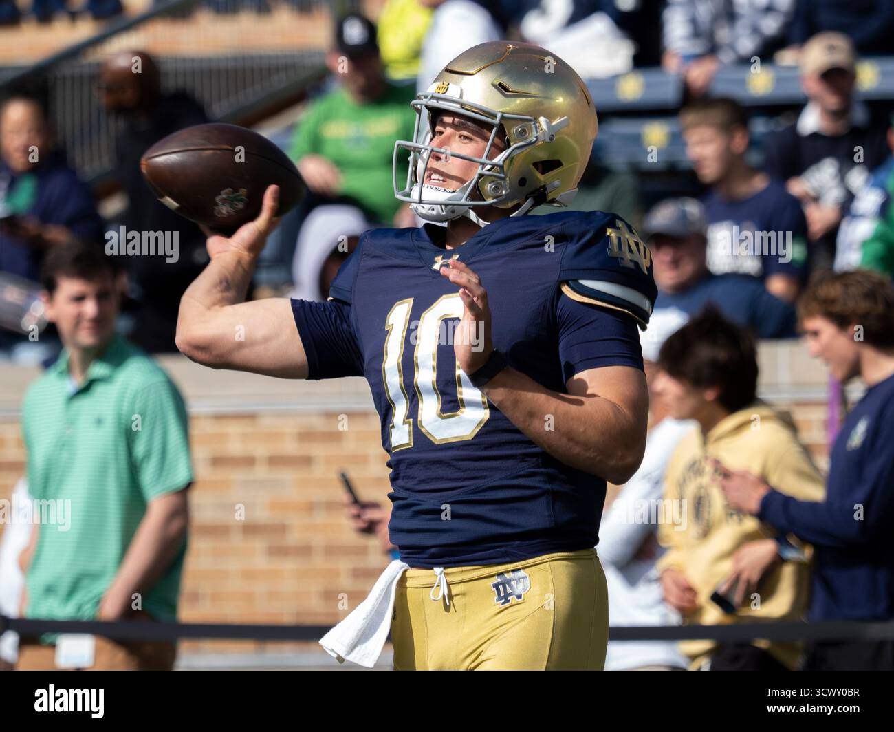 SOUTH BEND, IN - OCTOBER 11: Notre Dame Fighting Irish quarterback ...