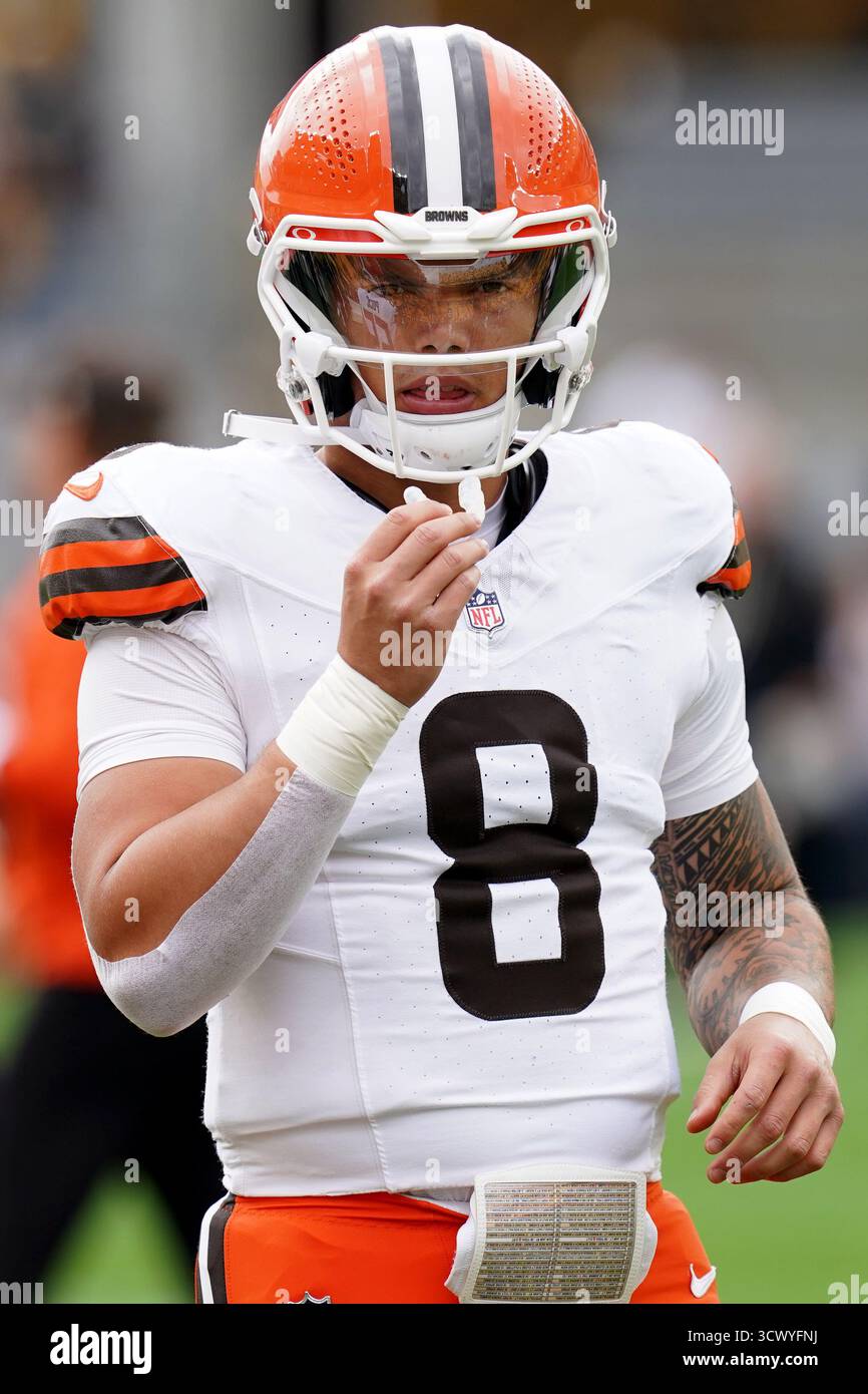 Cleveland Browns quarterback Dillon Gabriel (8) warms up before an NFL ...