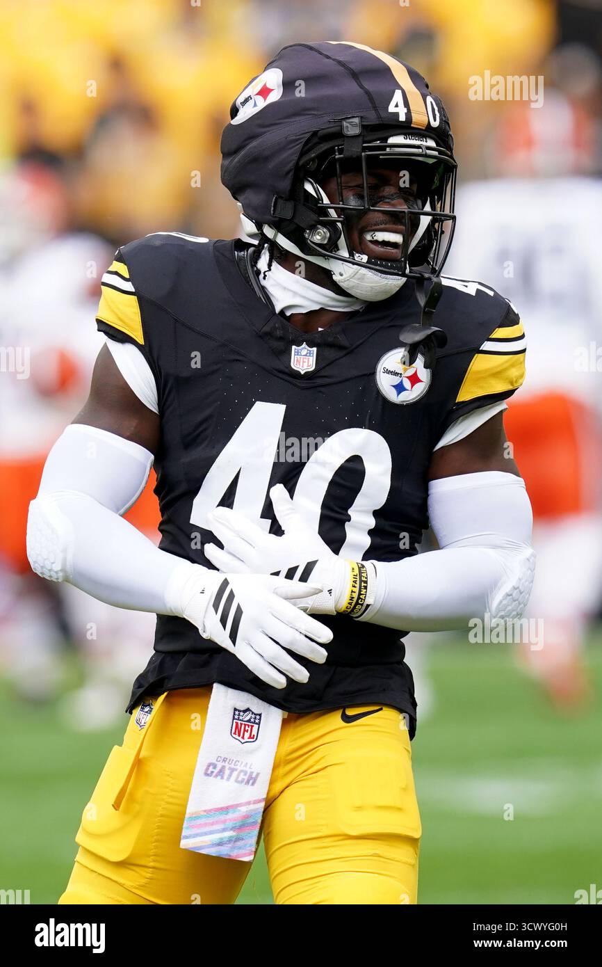 Pittsburgh Steelers safety Jabrill Peppers (40) warms up before an NFL ...