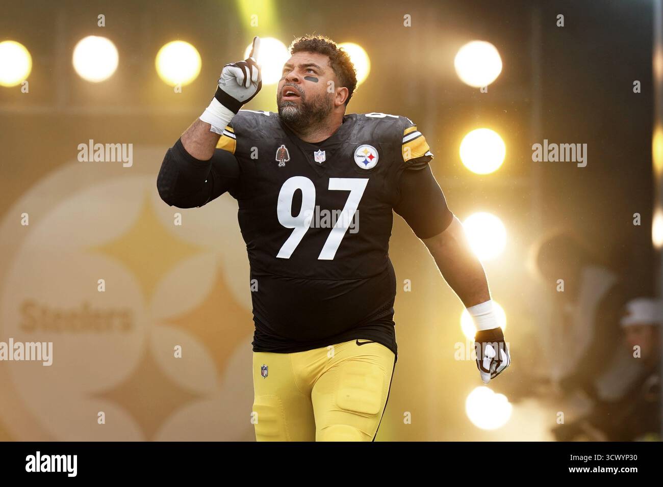 Pittsburgh Steelers defensive tackle Cameron Heyward (97) enters the ...