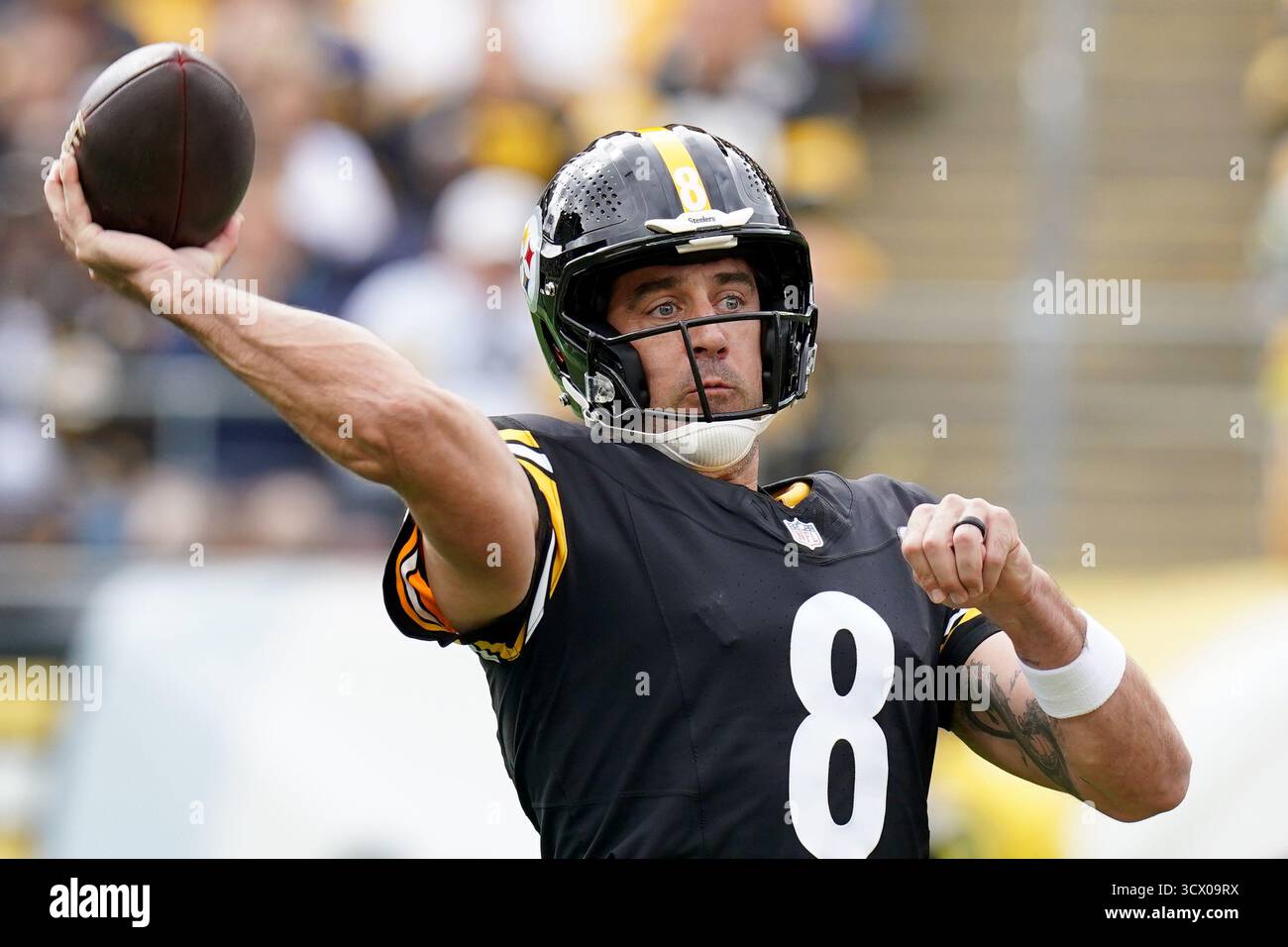 Pittsburgh Steelers quarterback Aaron Rodgers (8) throws during the ...