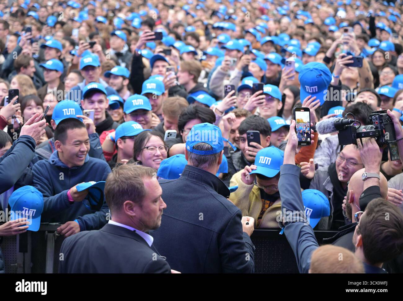 Garching, Germany. 13th Oct, 2025. Markus Söder (M, CSU), Minister ...
