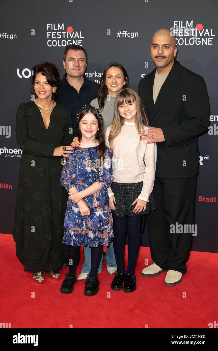 Katharina Derr, Alex Brendemühl, Leonidas Emre Pakkan und Cast beim ...