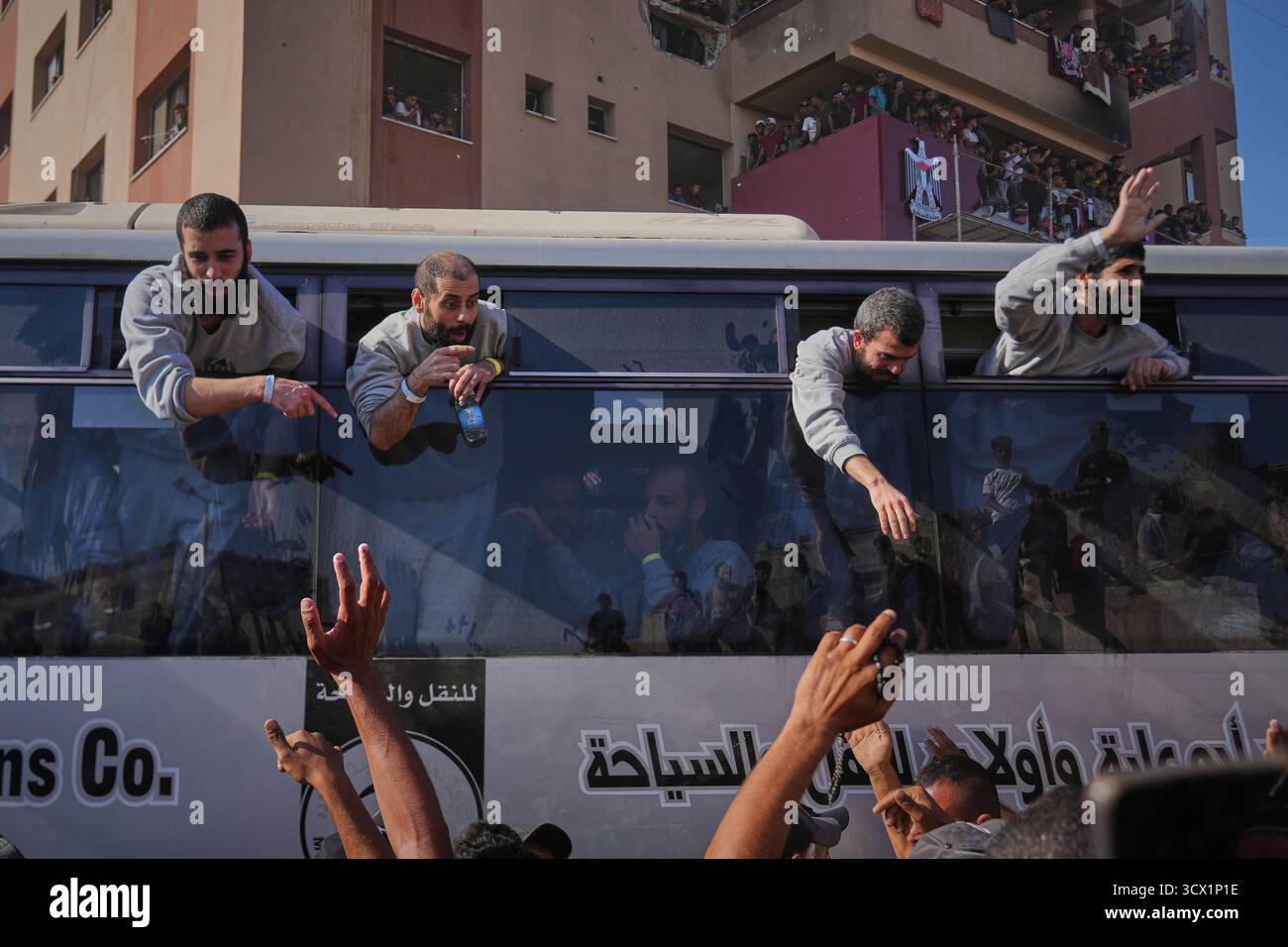 People greet freed Palestinian prisoners arriving on buses in the Gaza ...