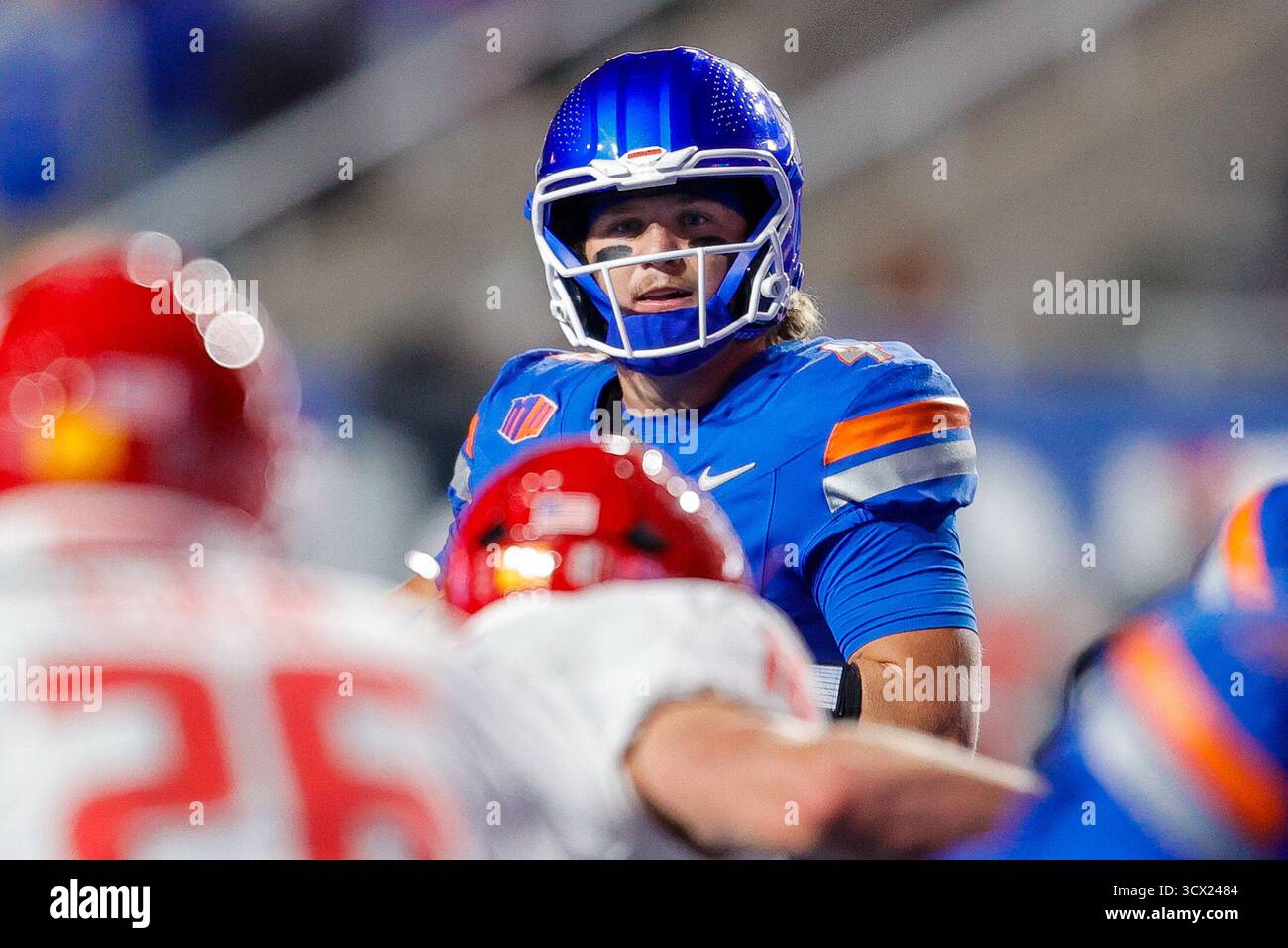 Boise State quarterback Maddux Madsen (4) looks over the New Mexico ...