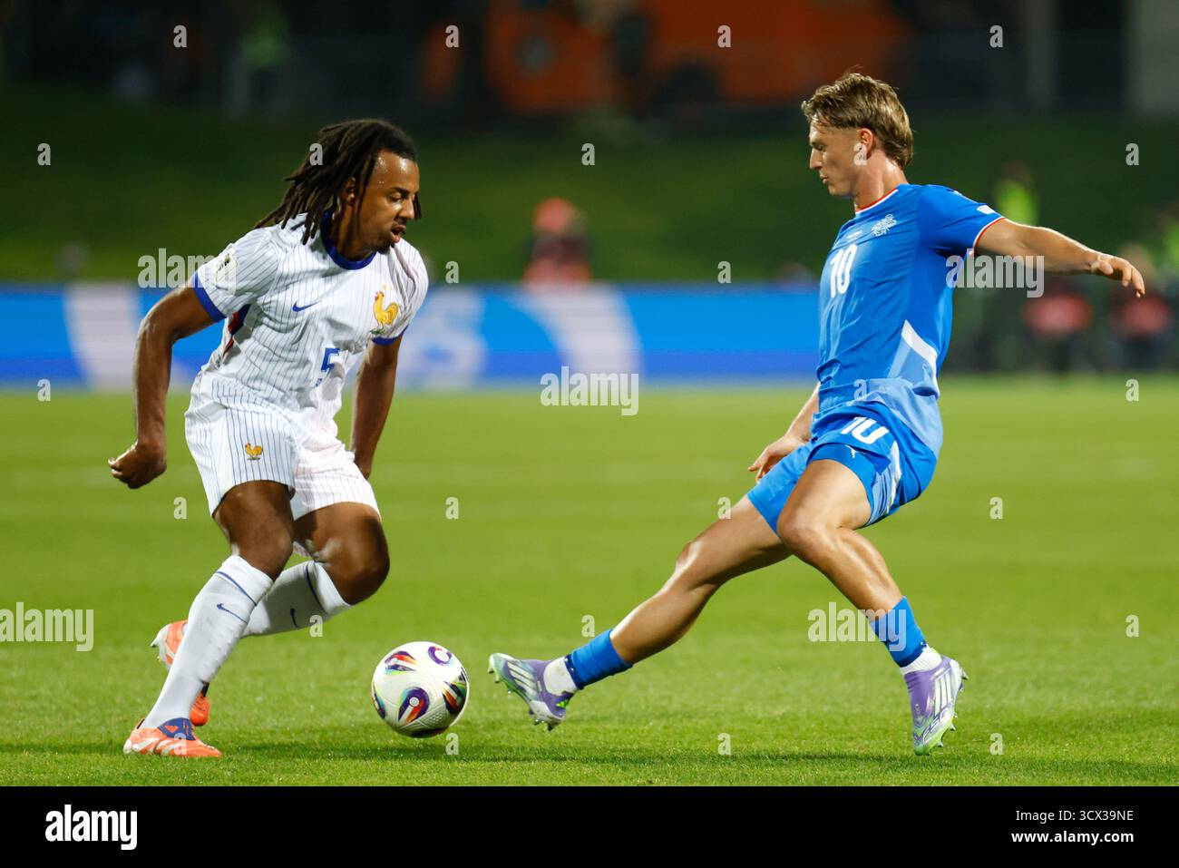 Iceland's Albert Gudmundsson vies for the ball with France's Jules ...