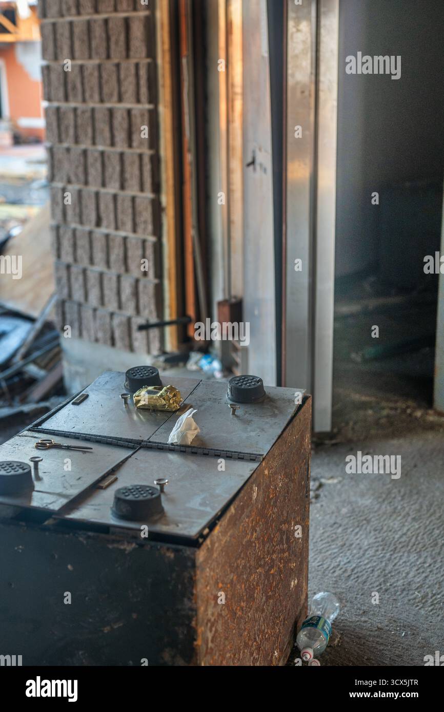 Bank cleanup hi-res stock photography and images - Alamy
