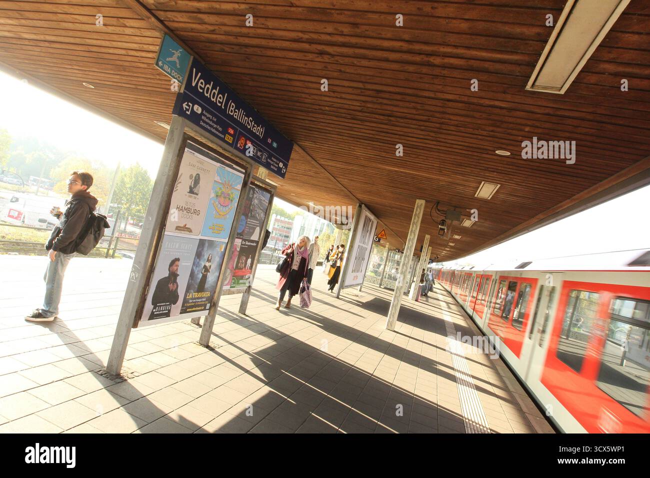 RECORD DATE NOT STATED Bahnsteig vom Bahnhof Hamburg-Veddel BallinStadt ...