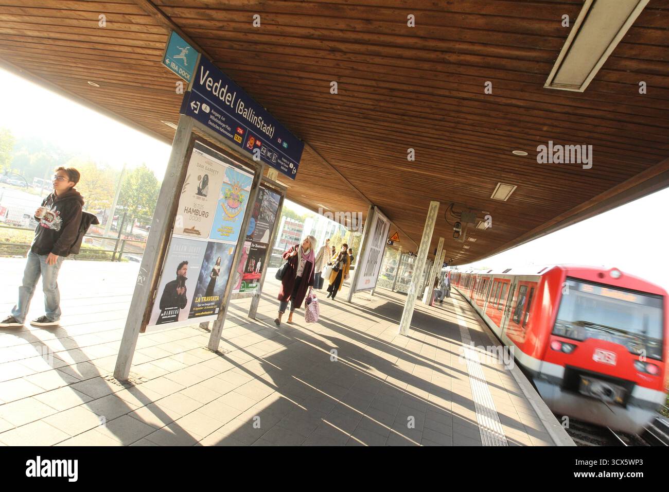RECORD DATE NOT STATED Bahnsteig vom Bahnhof Hamburg-Veddel BallinStadt ...