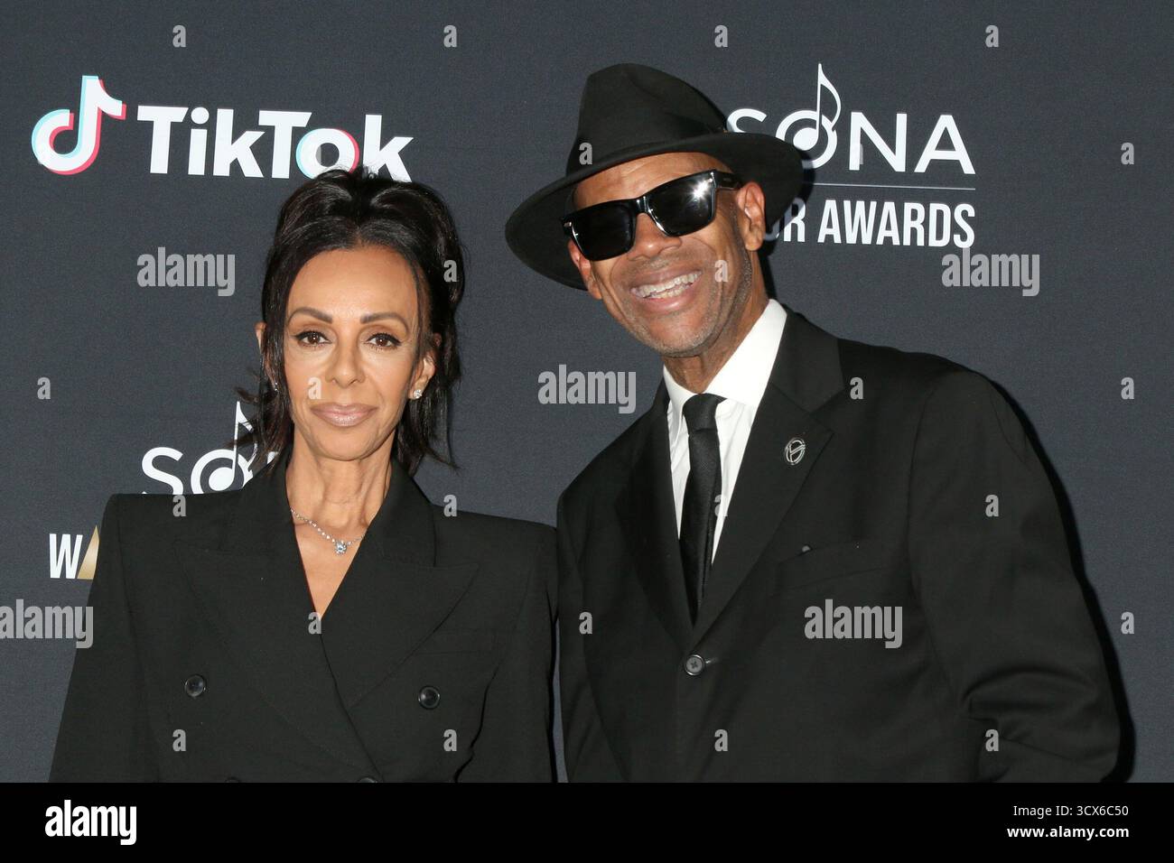 Lisa Harris, Jimmy Jam Harris at arrivals for Sona Warrior Awards ...