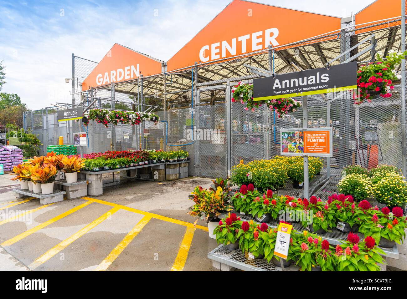 Home Depot Warehouse Garden Center Store Exterior At Beaver Creek Apex ...
