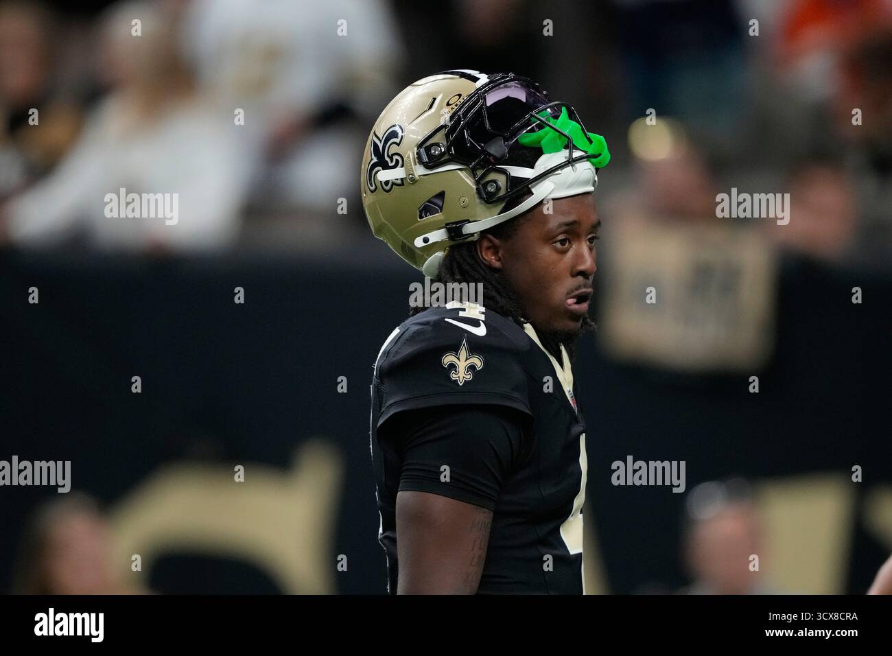 New Orleans Saints cornerback Kool-Aid McKinstry (4) warms up before an ...