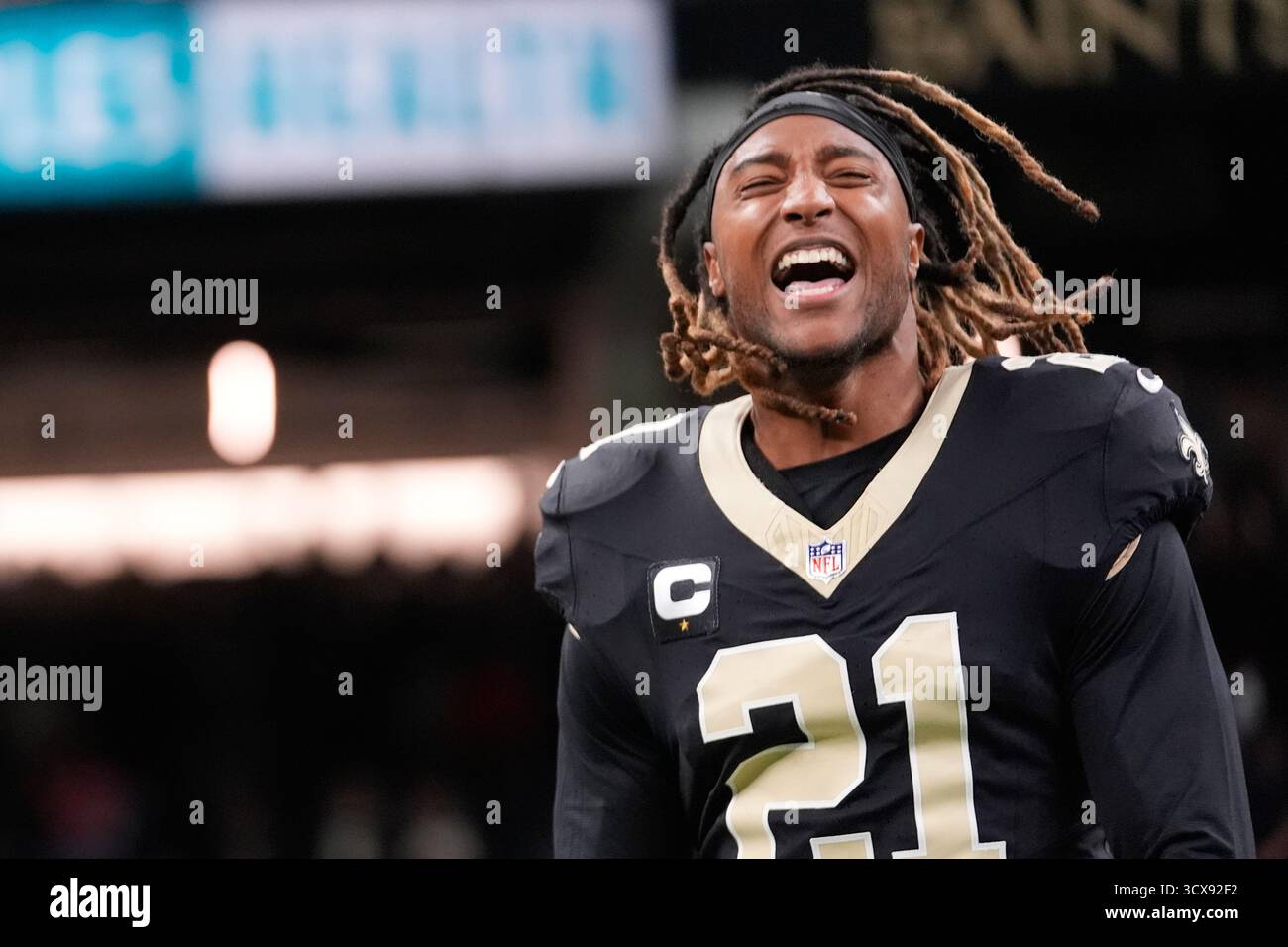 New Orleans Saints safety Justin Reid (21) leads the crowd in a cheer ...