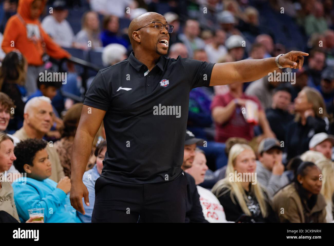 Guangzhou Loong-Lions head coach Nate Mitchell yells instructions ...