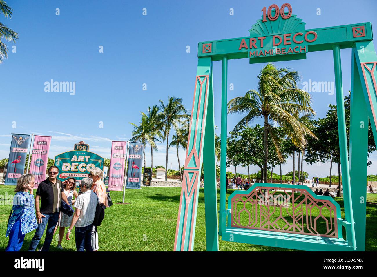 100 ocean drive hi-res stock photography and images - Alamy