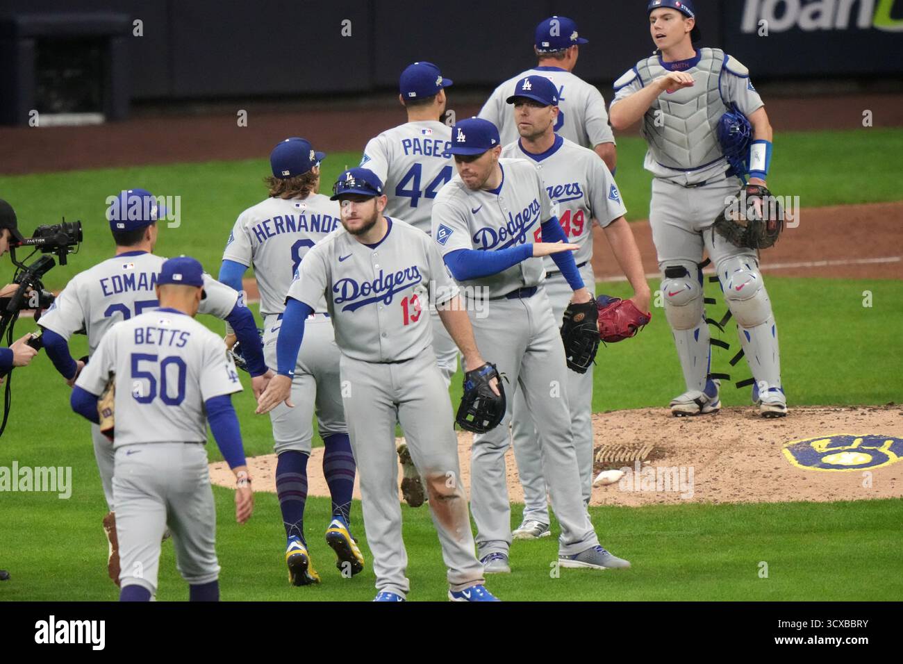 TheLos Angeles Dodgers celebrate after Game 1 of baseball's National ...