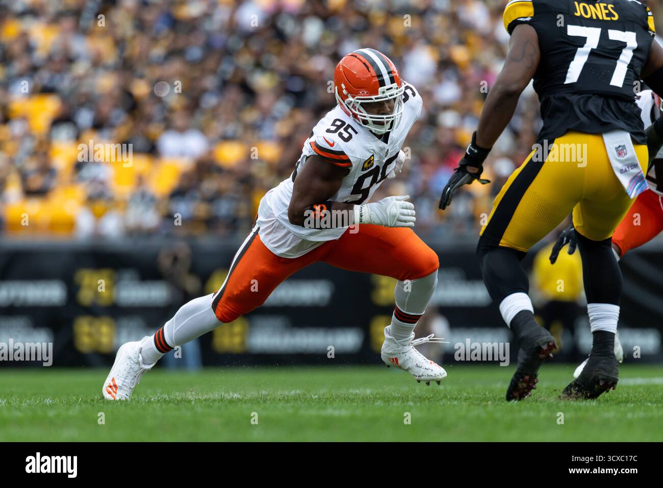 Cleveland Browns defensive end Myles Garrett (95) defends during an NFL ...