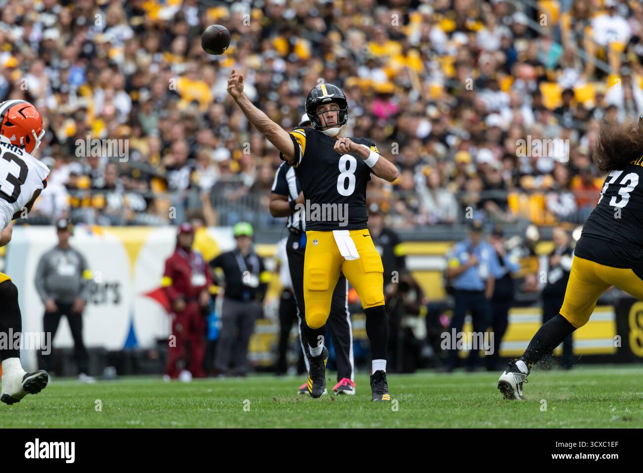 Pittsburgh Steelers quarterback Aaron Rodgers (8) throws a pass during ...