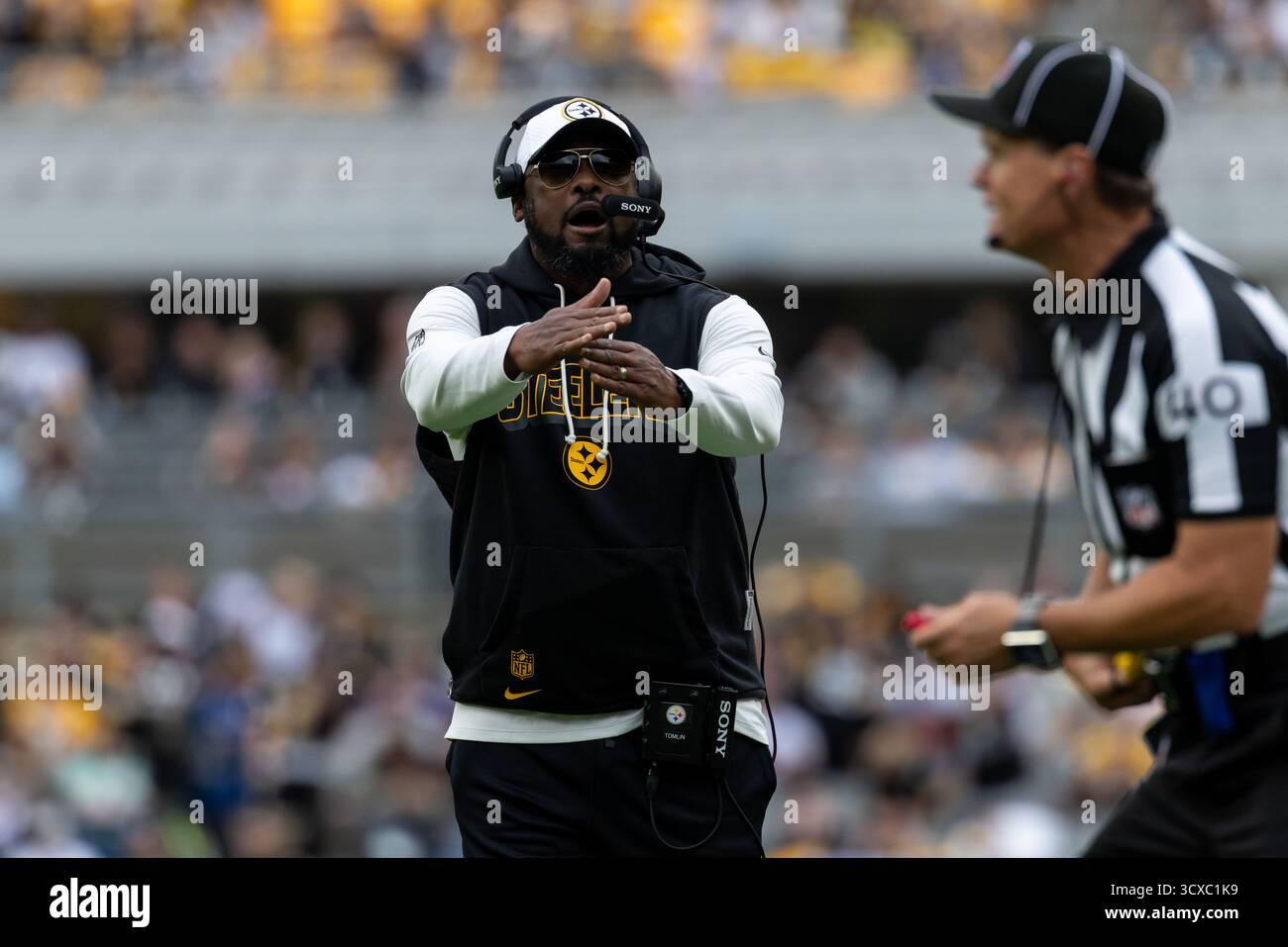 Pittsburgh Steelers head coach Mike Tomlin signals for a timeout during ...