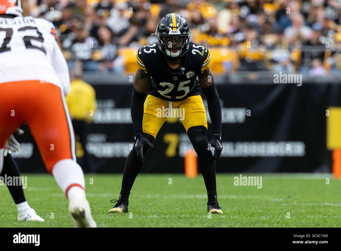 Pittsburgh Steelers safety Deshon Elliott (25) defends during an NFL ...