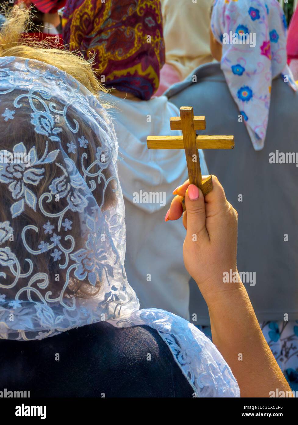 Woman wearing headscarf hi-res stock photography and images - Alamy