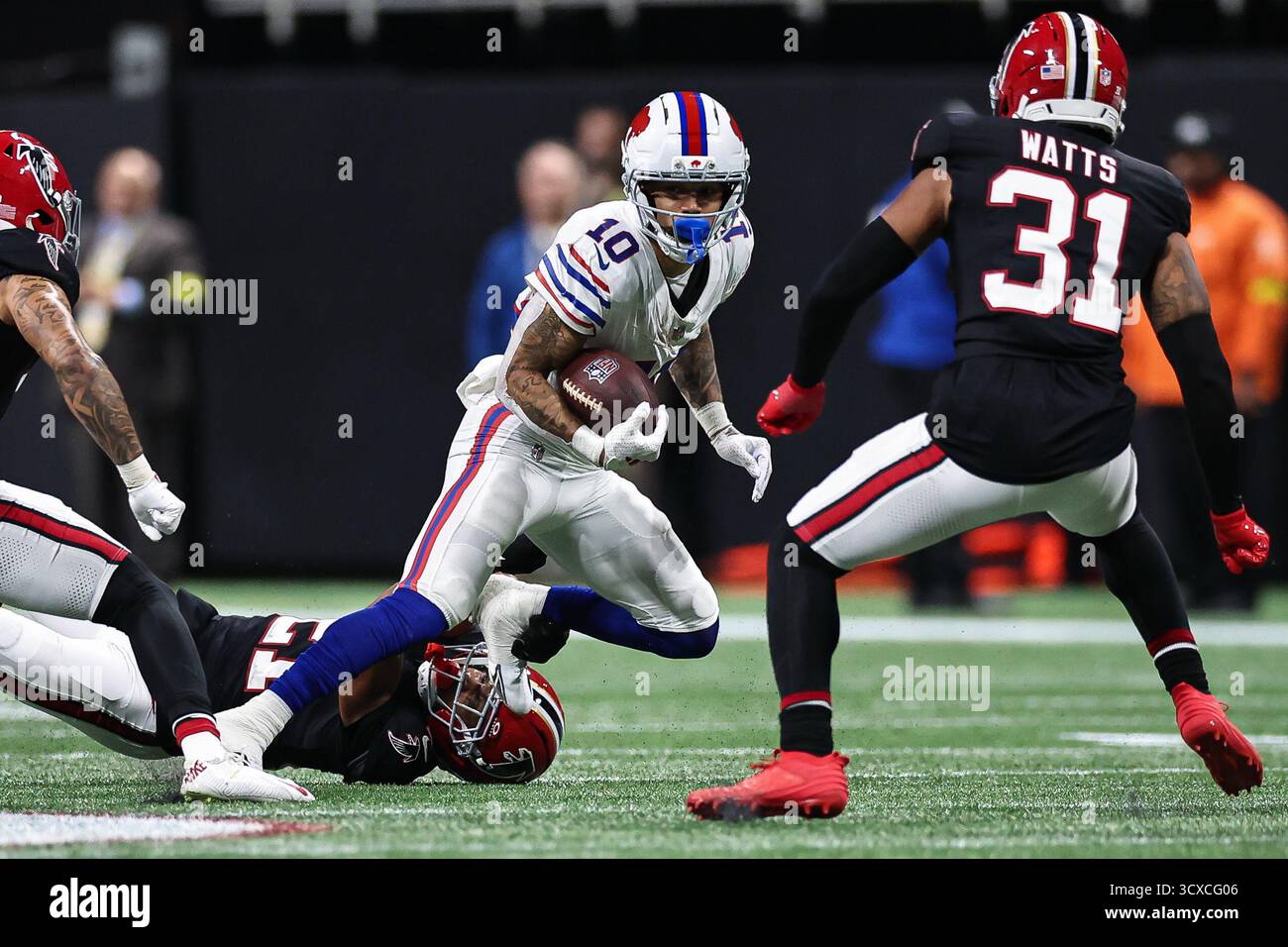 Buffalo Bills wide receiver Khalil Shakir (10) runs with the ball ...