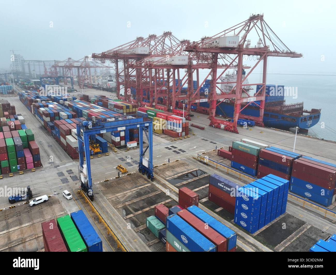 Aerial photo shows the container terminal of Lianyungang Port ...