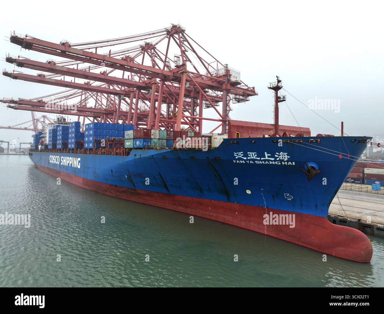 Aerial photo shows the container terminal of Lianyungang Port ...