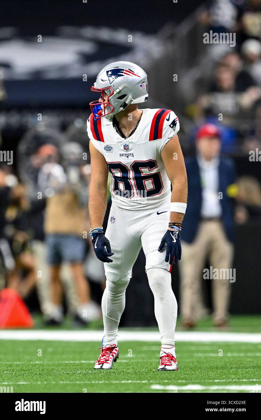 New England Patriots wide receiver Efton Chism III (86) lines up during ...