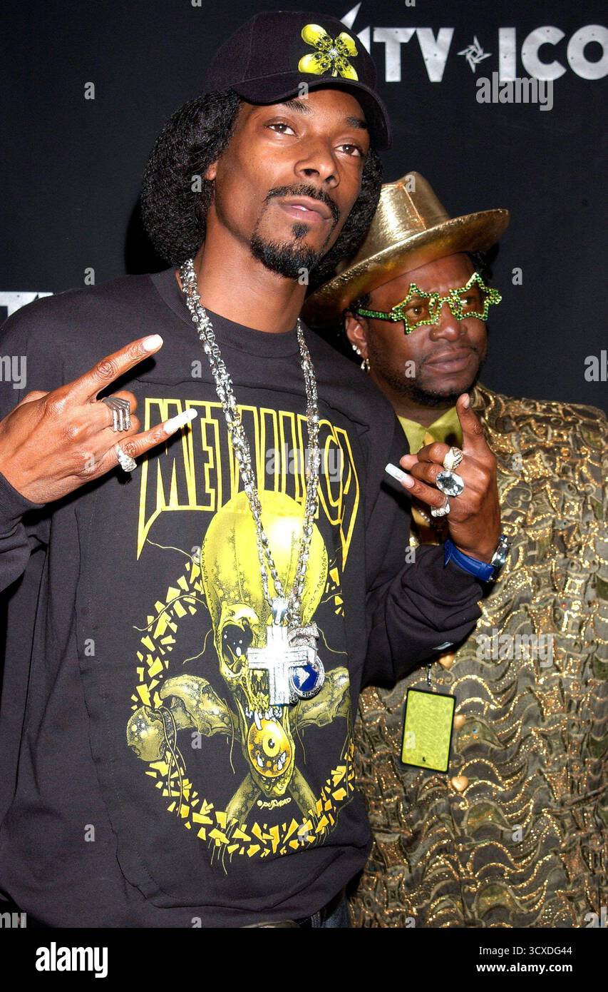 Snoop Dogg and Bishop Don Magic Wand at the MTV Icons Metallica event ...