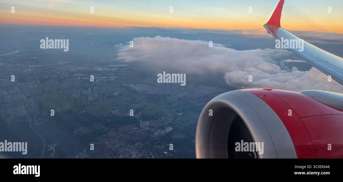 Airplane wing visible from window hi-res stock photography and images ...