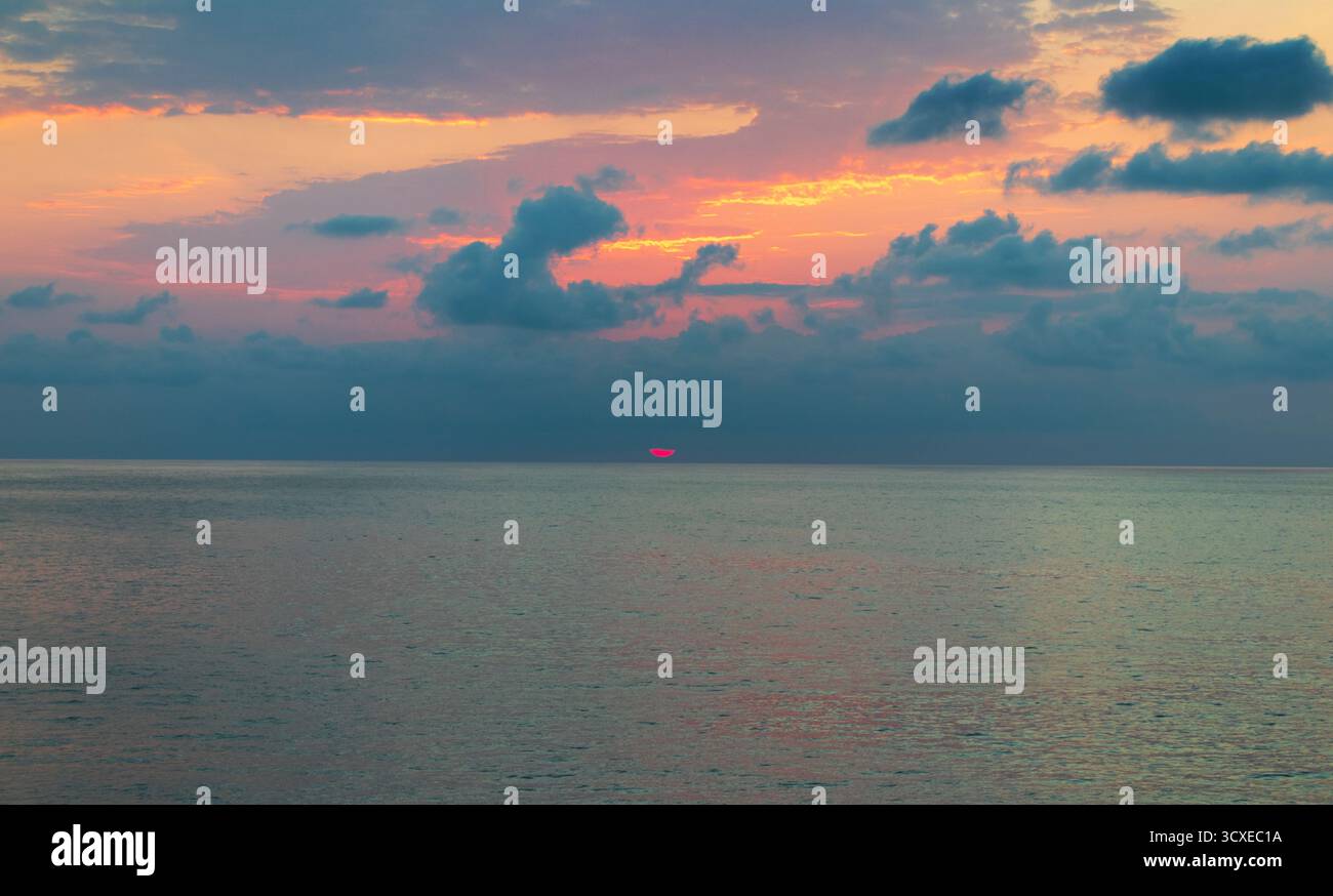 Shot dramatic sunset beach hi-res stock photography and images - Alamy