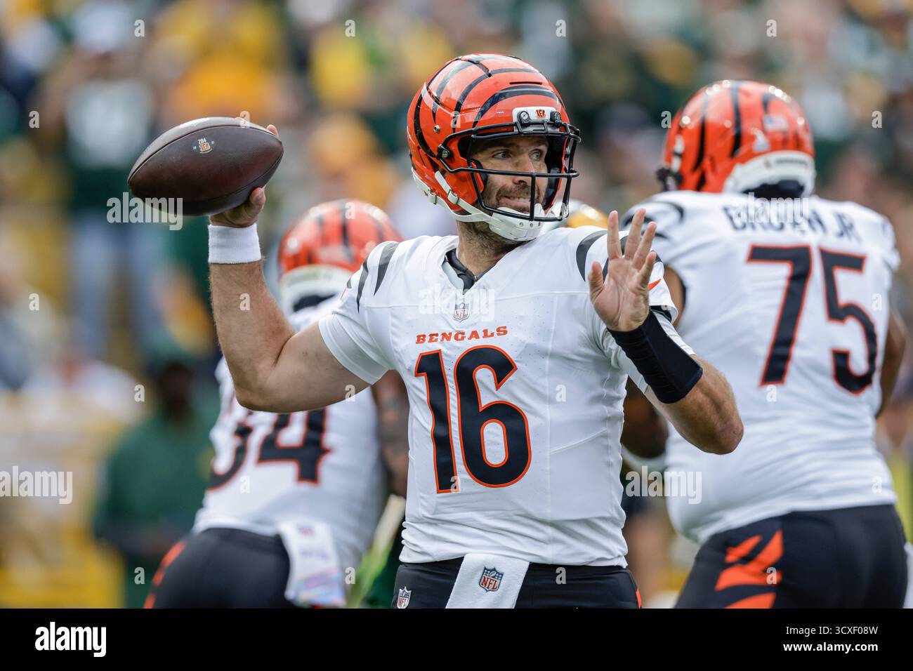 Cincinnati Bengals quarterback Joe Flacco (16) throws a pass during an ...