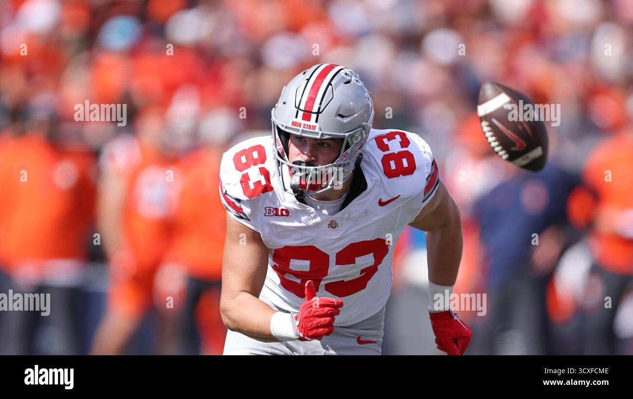 Ohio State tight end Nate Roberts (83) runs up field during an NCAA ...