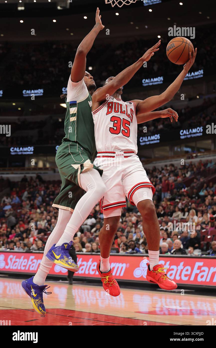 CHICAGO, IL - OCTOBER 12: Isaac Okoro #35 of the Chicago Bulls drives ...