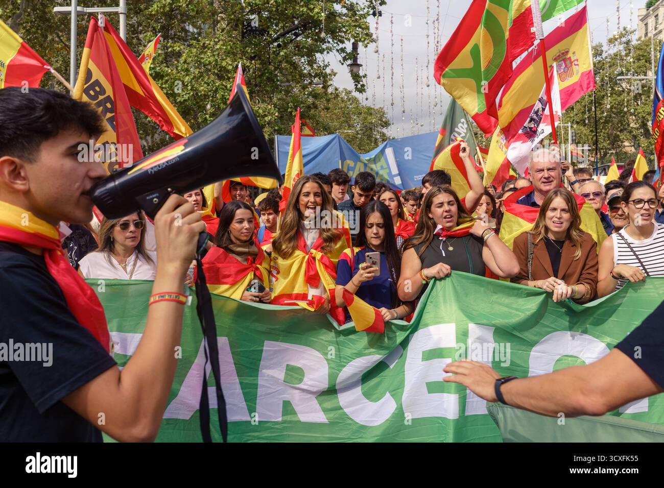 Vox party demonstration in national day of Spain. Severalhundred people ...