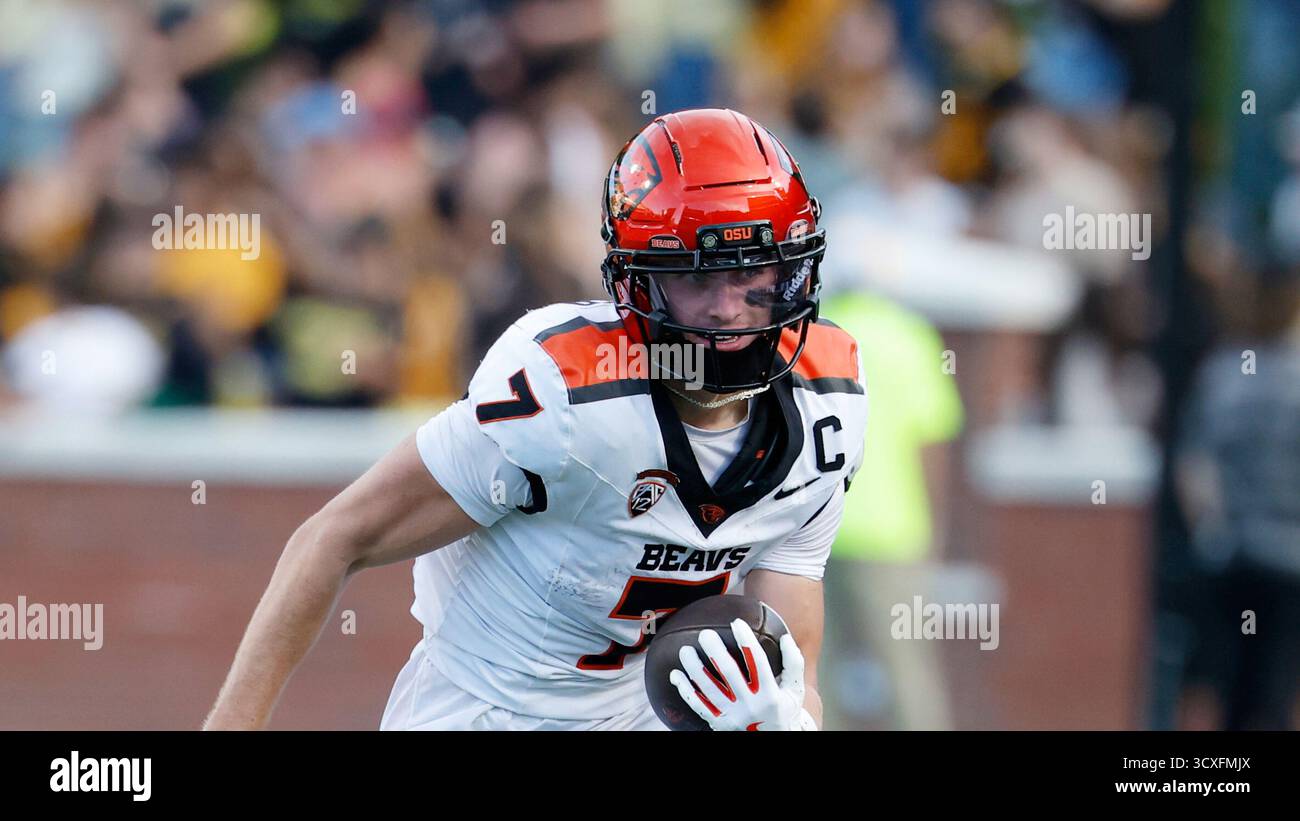 Oregon State wide receiver Trent Walker runs after a catch against ...
