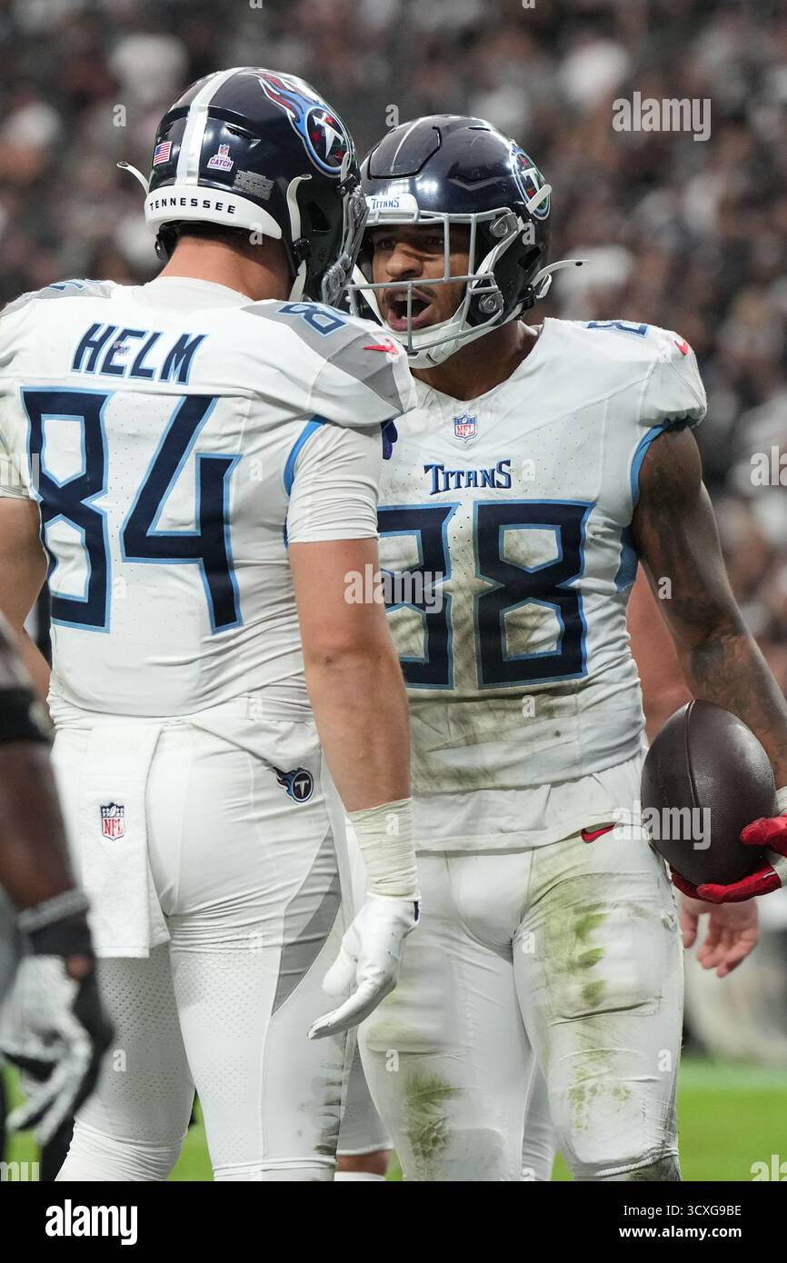 Tennessee Titans tight end David Martin-Robinson (88) scores a ...