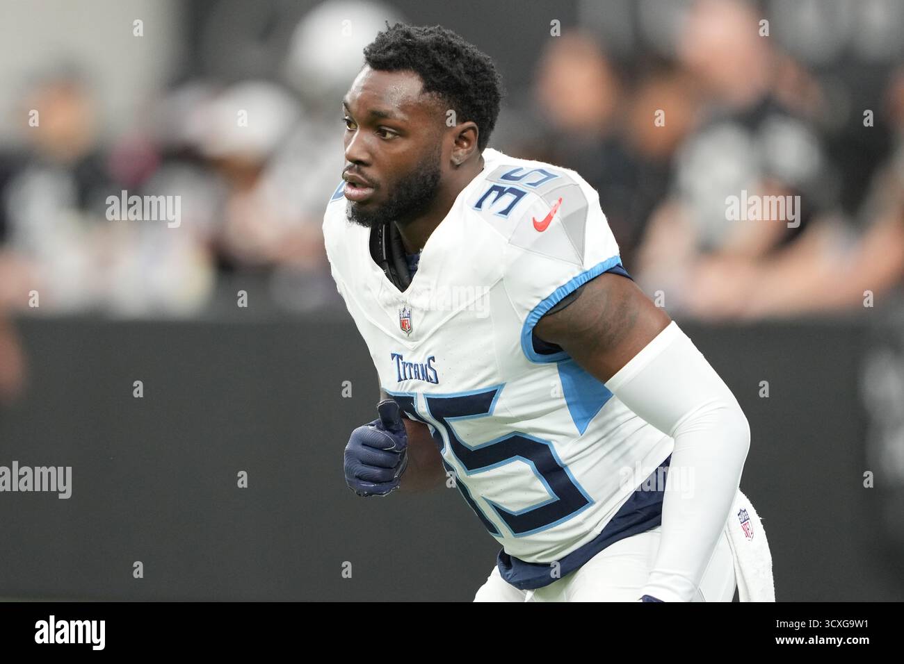 Tennessee Titans Samuel Womack warms up before an NFL football game ...