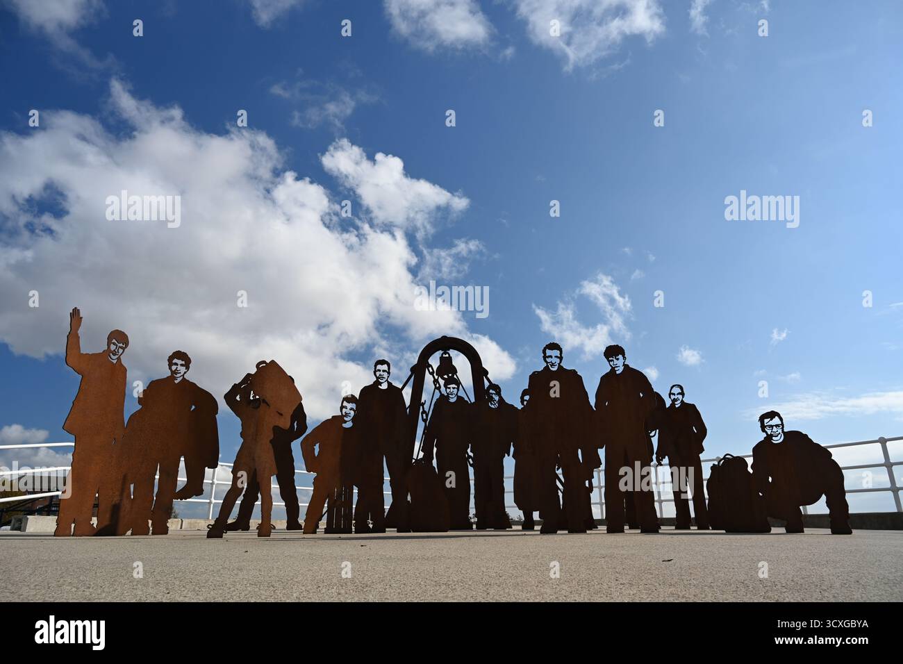 St Andrews dock Memorial to Lost Trawlermen, Monument To Hull's Lost ...