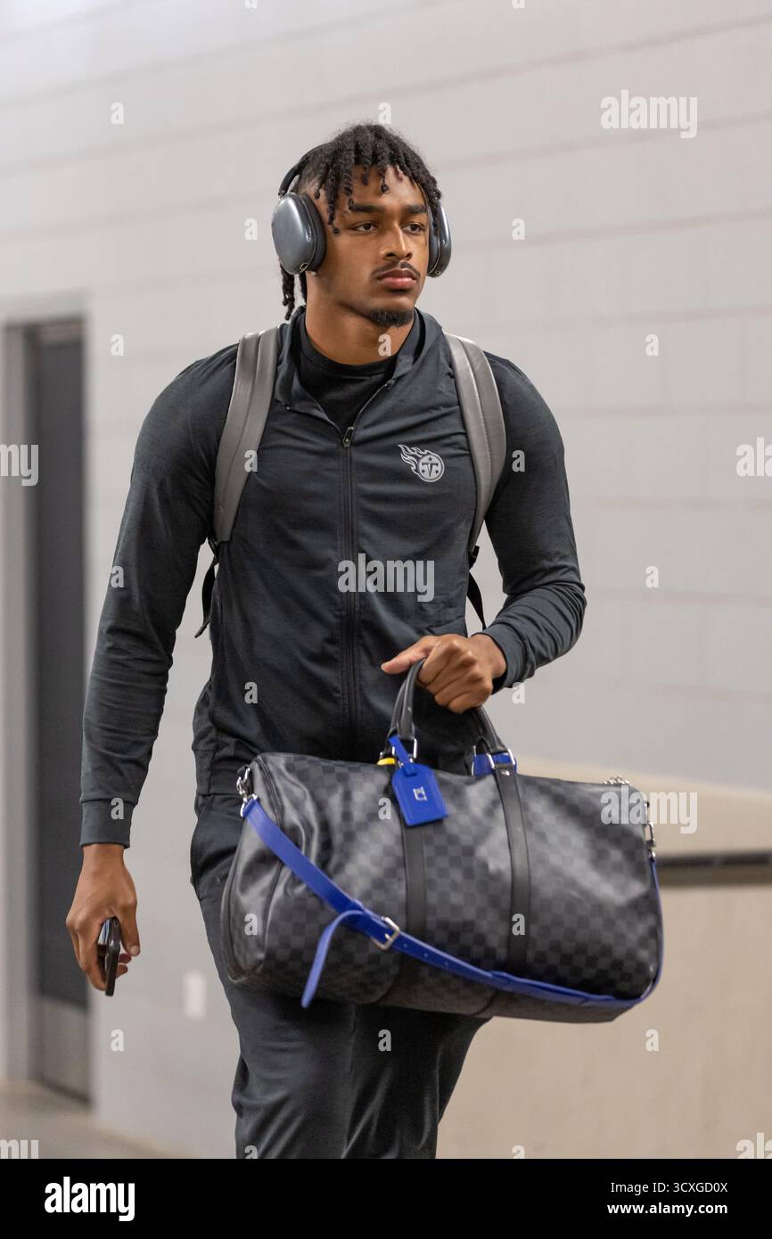 Tennessee Titans safety Kevin Winston, Jr. (23) arrives the stadium ...