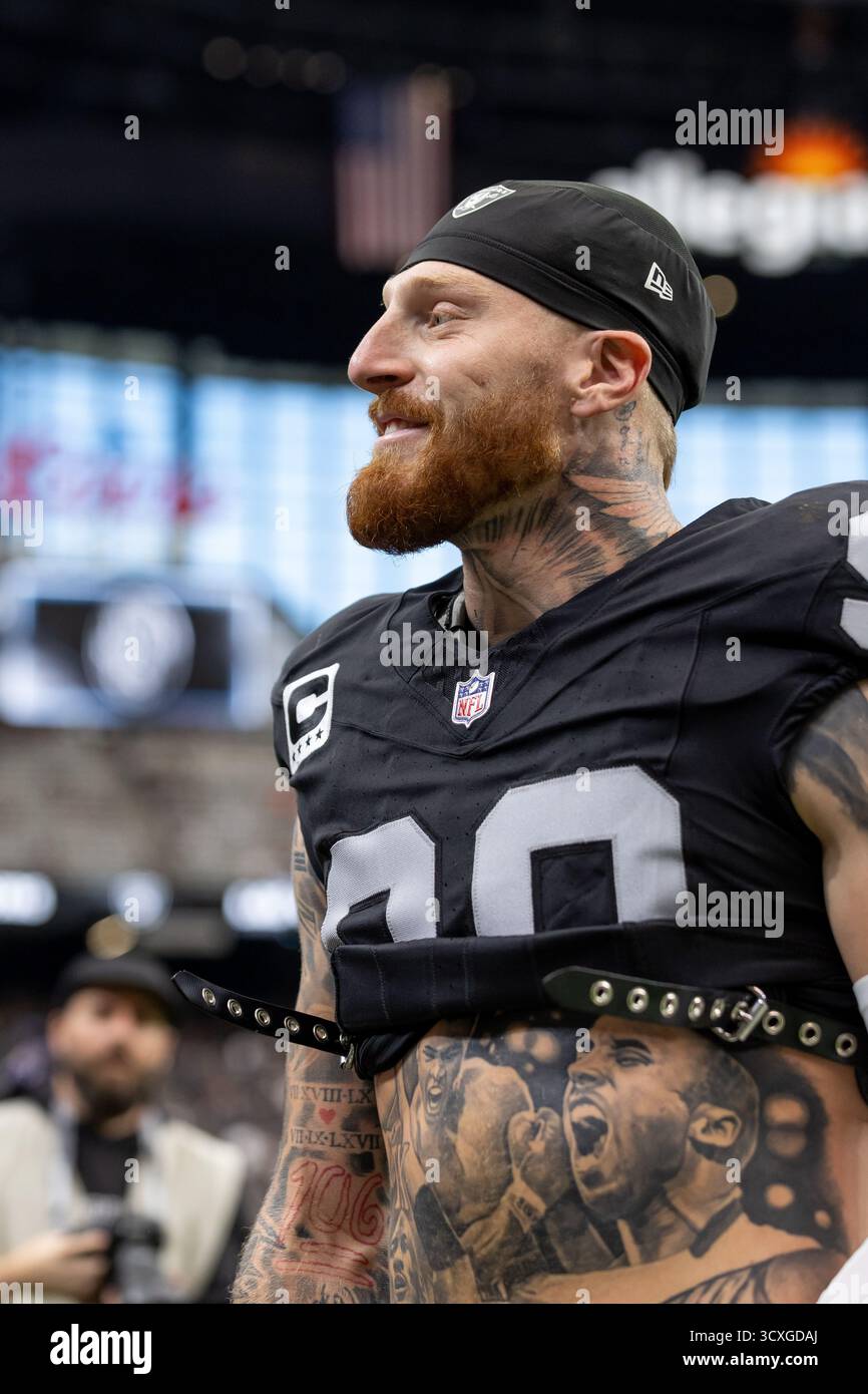 Las Vegas Raiders defensive end Maxx Crosby (98) warms up before ...