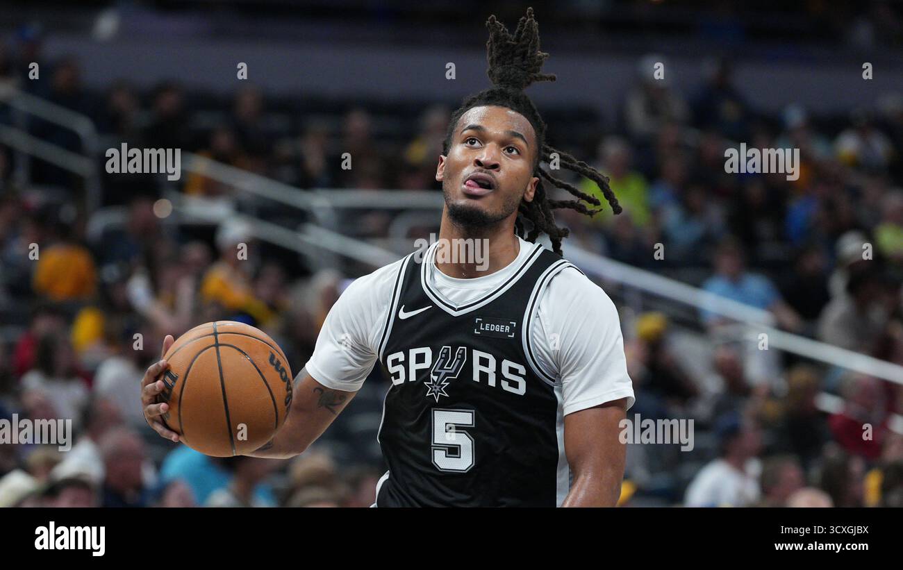 San Antonio Spurs guard Stephon Castle (5) in action during a preseason ...